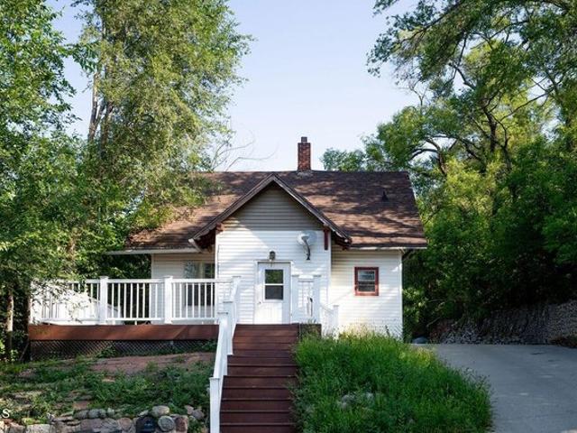 319 7th St NE, Jamestown, ND 58401