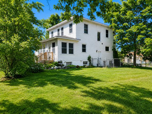319 5th Street NE