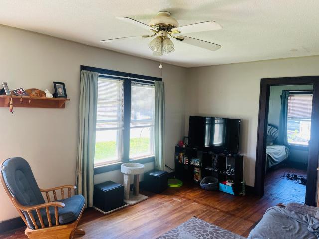 319 8th Street E