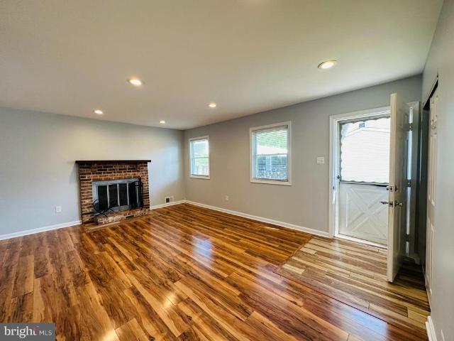 319 Canterbury Court