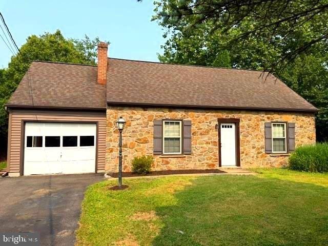 319 Carol Lynn Dr, Willow Street, PA 17584