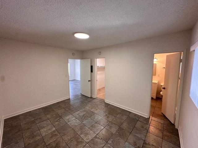 319.A 1 Bedroom Apartment for Rent at 319 S Birch St, Santa Ana, CA 92701 Heninger Park