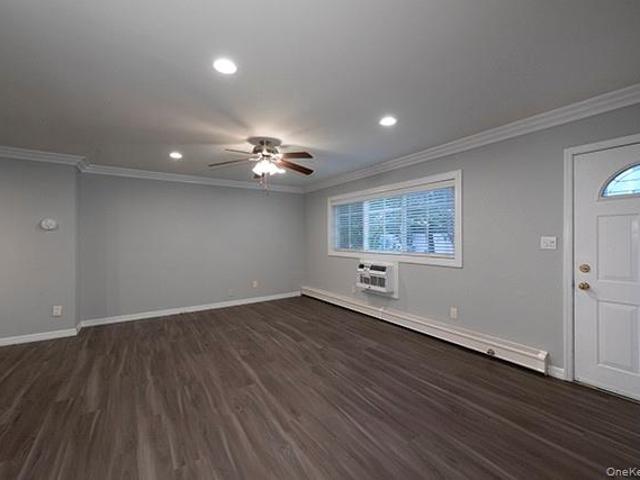 319 Brook Avenue 319 1B