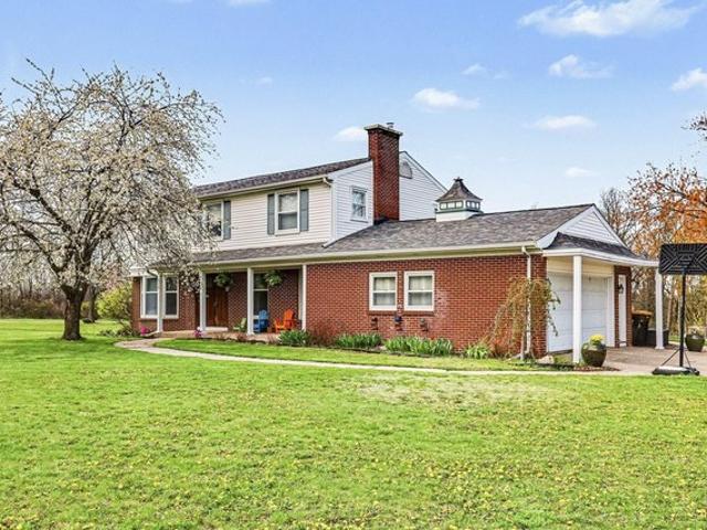 319 Greenridge Dr NW, Grand Rapids, MI 49544