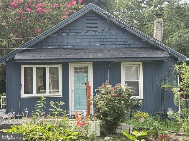 319 Delaware Ave, Delanco, NJ 08075