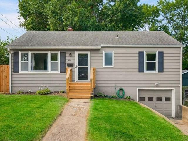 319 E 82nd St, Kansas City, MO 64114