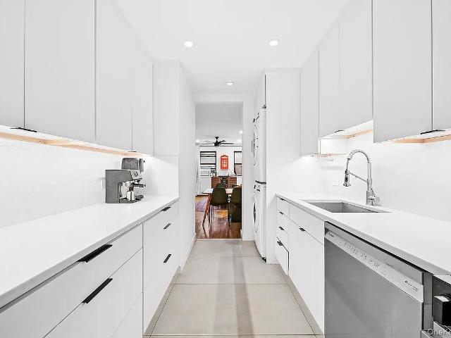 319 E 105th Street 4D
