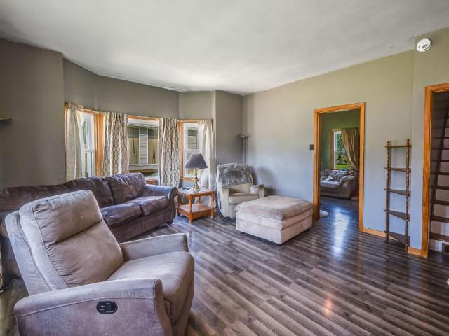 319 E 10th Street