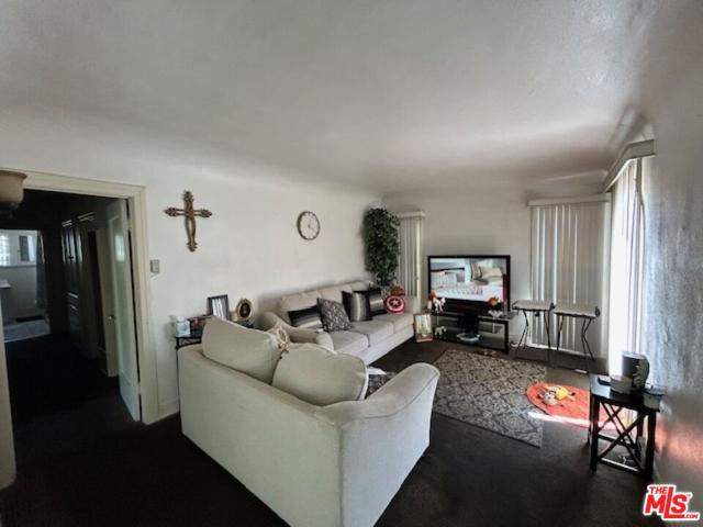 319 E 113th St, Los Angeles, CA 90061 | MLS #26784 | Compass