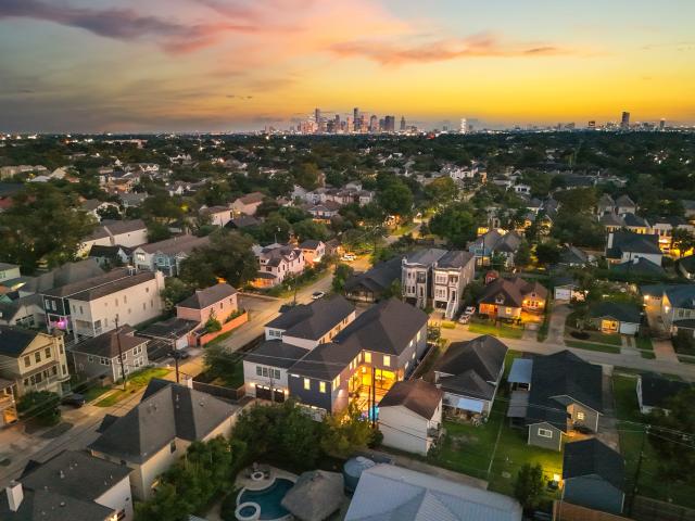 319 E 26th St, Houston, TX 77008 | MLS #6896 | Compass