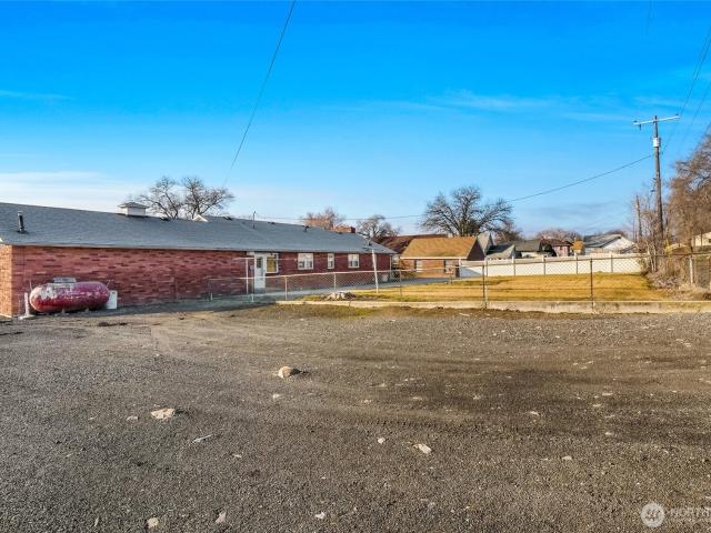 319 E 3rd Street