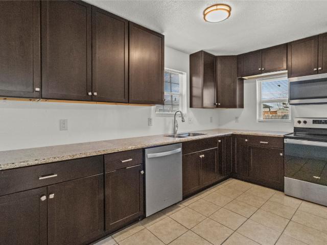 319 E B Street