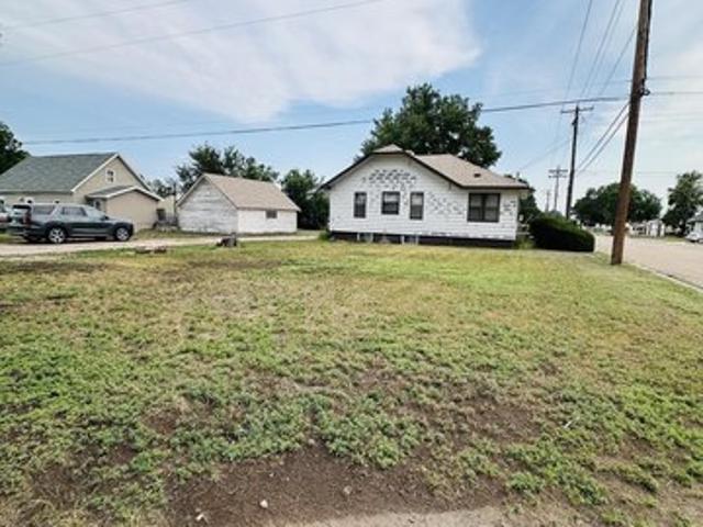 319 E G St, Ogallala, NE 69153