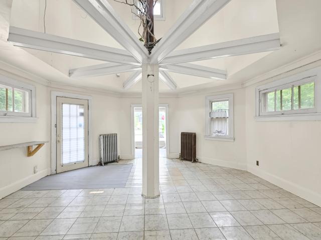 319 E Howard Ave