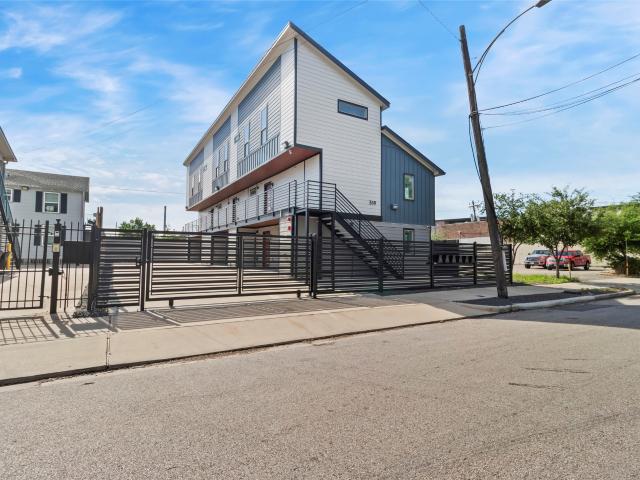 319 Eastwood St, Houston, TX 77011 | MLS #33650