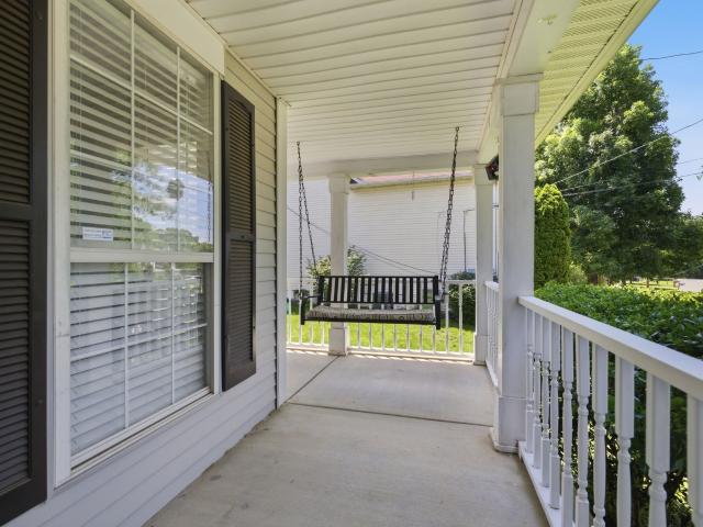 319 Ella St