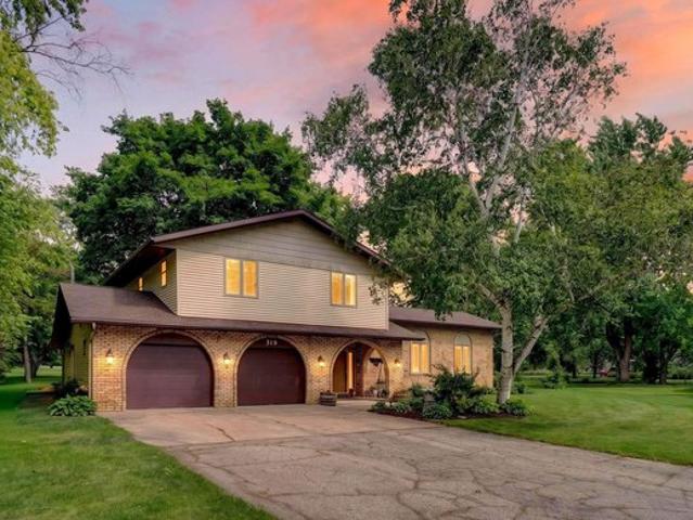 319 Fairway Dr, Columbus, WI 53925