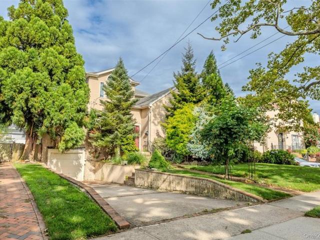 319 Frankel Blvd, Merrick, NY 11566