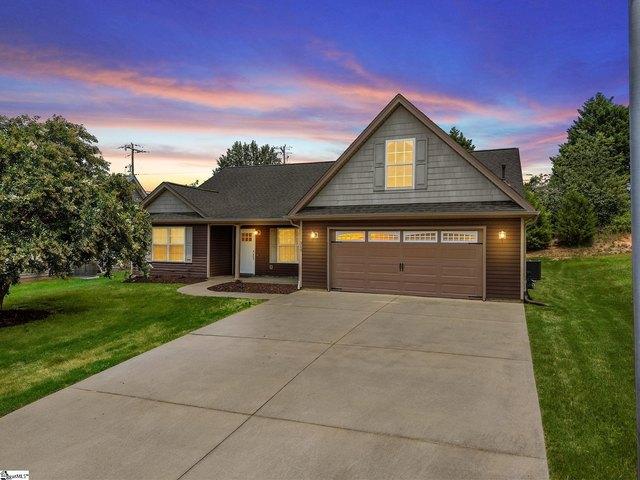 319 Kelly Farm Rd, Moore, SC 29369