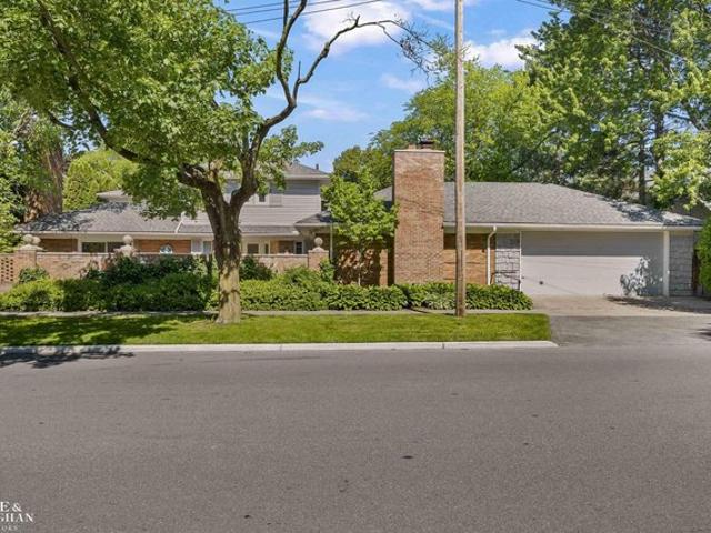 319 Kercheval Ave, Grosse Pointe Farms, MI 48236