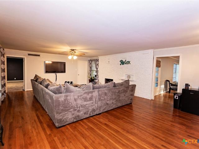 319 King Circle