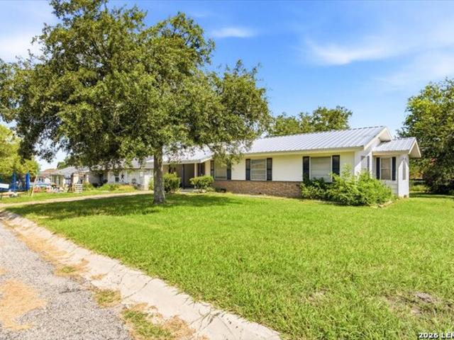 319 Hackberry St