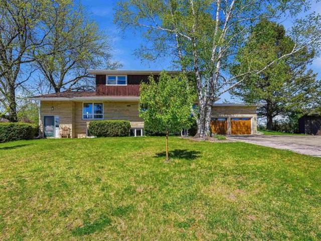 319 Hillcrest Dr, Beaver Dam, WI 53916