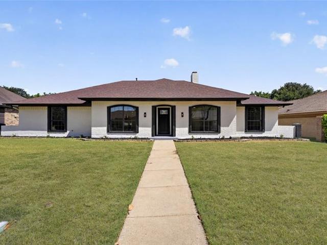 319 Hummingbird Ln, Duncanville, TX 75137