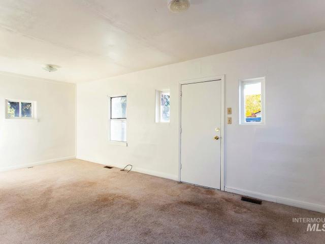 319 Jackson St