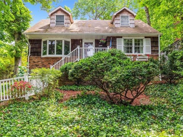 319 Jefferson St, Centerport, NY 11721