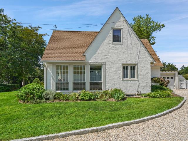 319 Oakland Beach Avenue