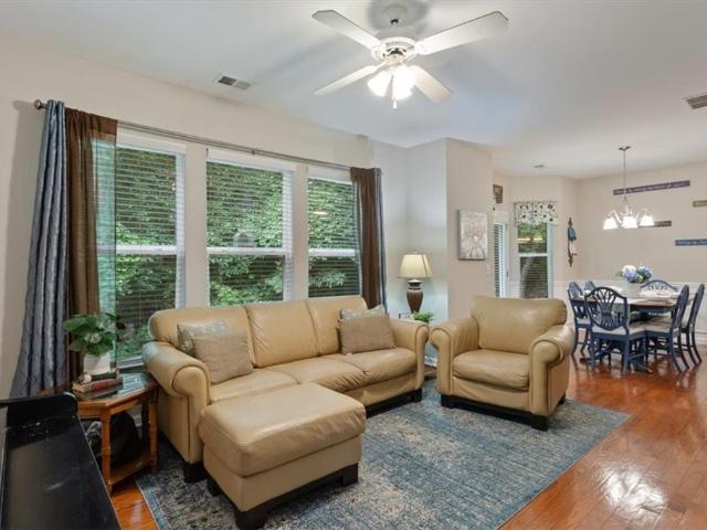 319 Oakview Way