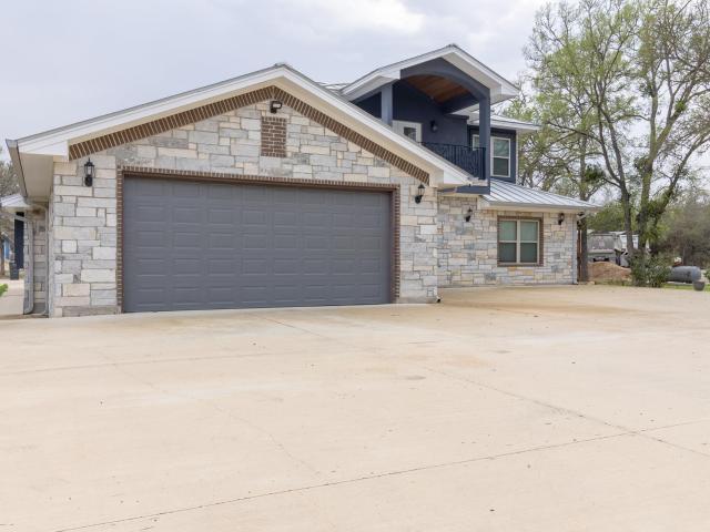 319 Lonesome Dove Dr