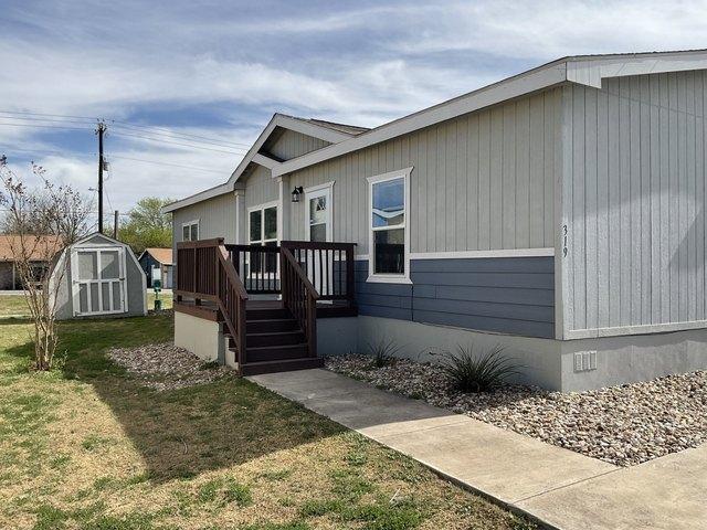 319 Lookout Ridge Loop, San Marcos, TX 78666