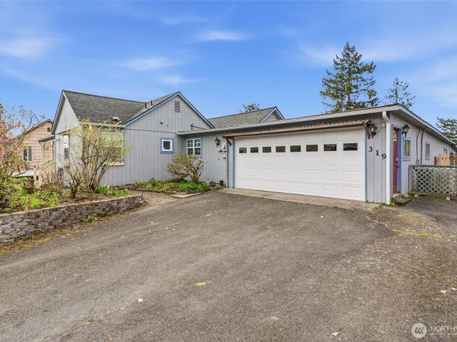 319 N 3rd Street