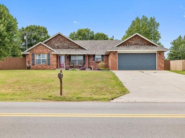 319 N Cimarron Rd, Tuttle, OK 73089