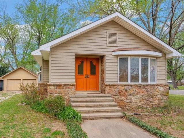 319 N Michigan St, Oxford, KS 67119