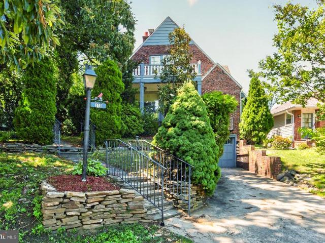 319 N Newton Lake Drive
