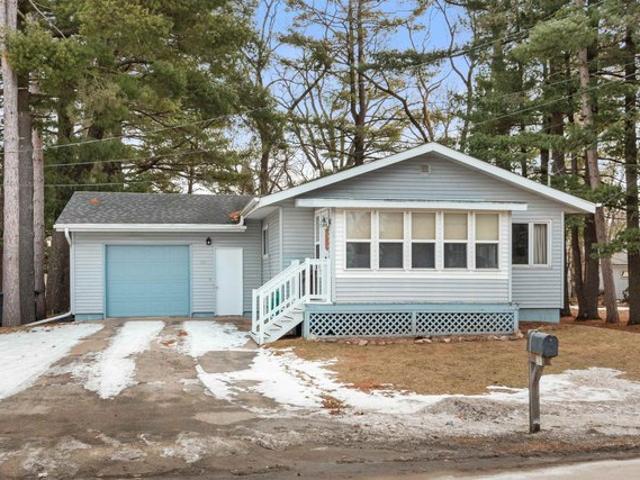 319 S Cambridge St, Wautoma, WI 54982