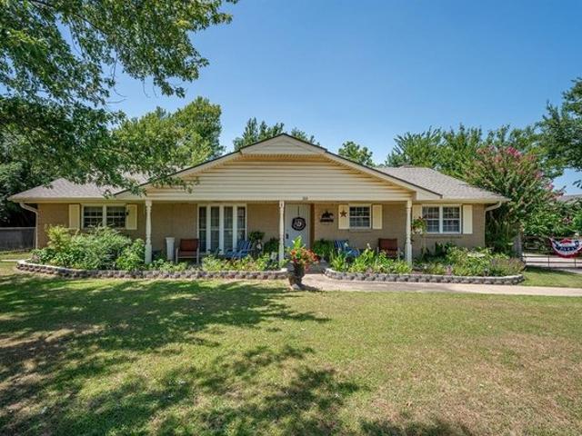 319 S Main St, McLoud, OK 74851