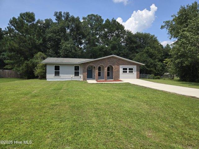 319 Pinewood Ct, Jacksonville, NC 28546