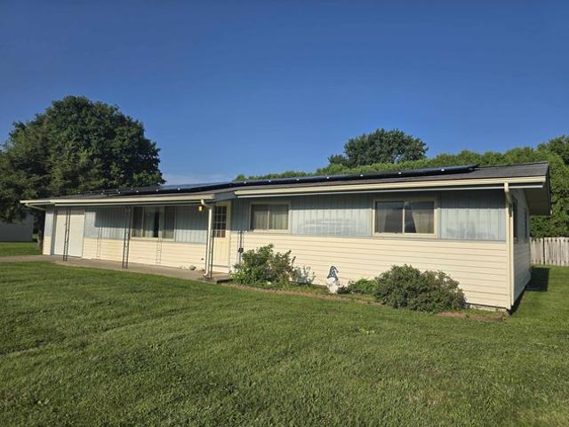 319 Rogers Rd, Carthage, IL 62321
