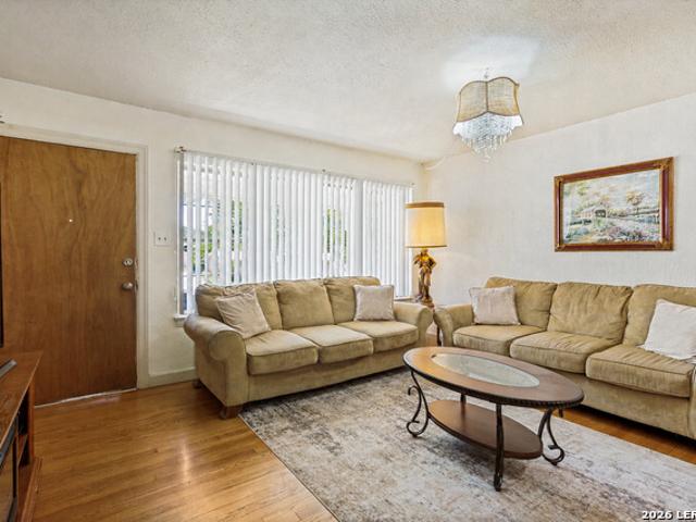 319 Redcliff Dr