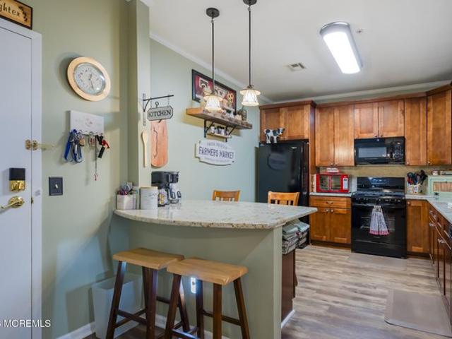 319 Regency Pl Unit 319, Woodbridge, NJ 07095