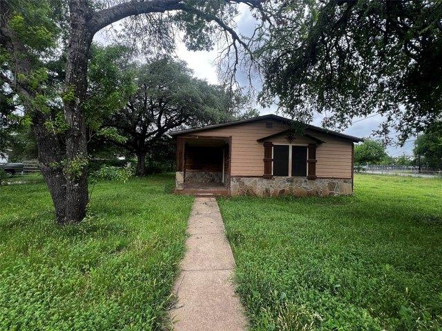 319 Ridgecrest Ct, Azle, TX 76020