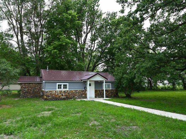 319 W 13th St, Winamac, IN 46996