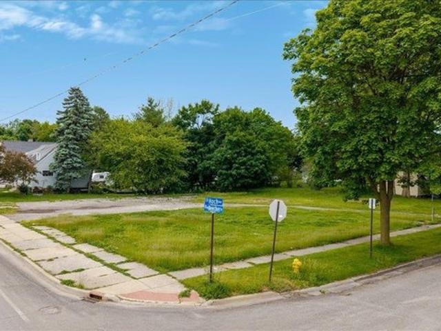 319 W Beecher St, Adrian, MI 49221
