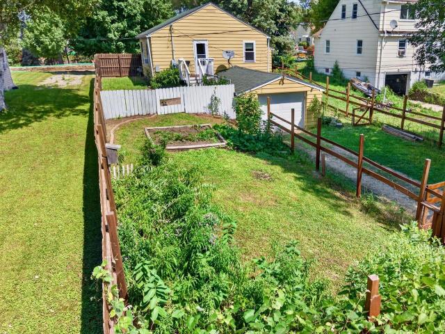 319 W Douglas Avenue