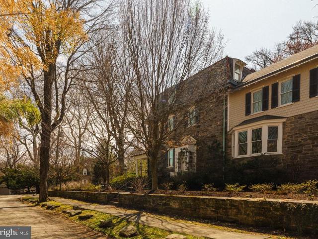 319 W Mermaid Lane