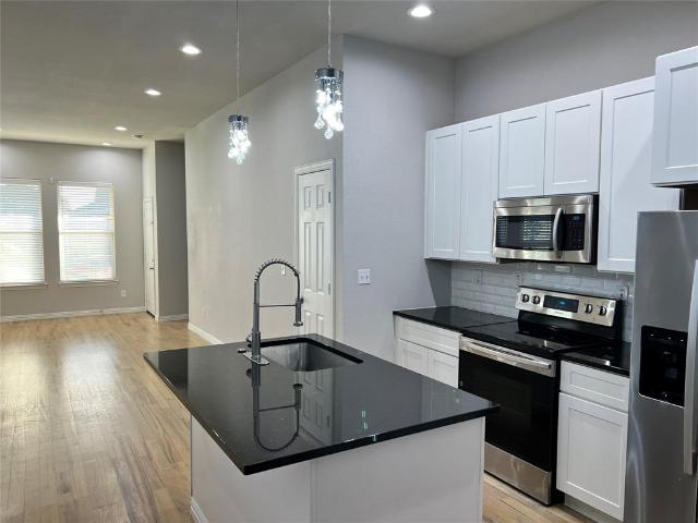 319 W Page Ave, Dallas, TX 75208 | MLS #21121 | Compass